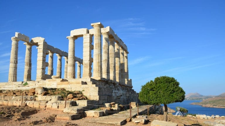 As praias mais bonitas nos arredores de Atenas - Viajei Bonito